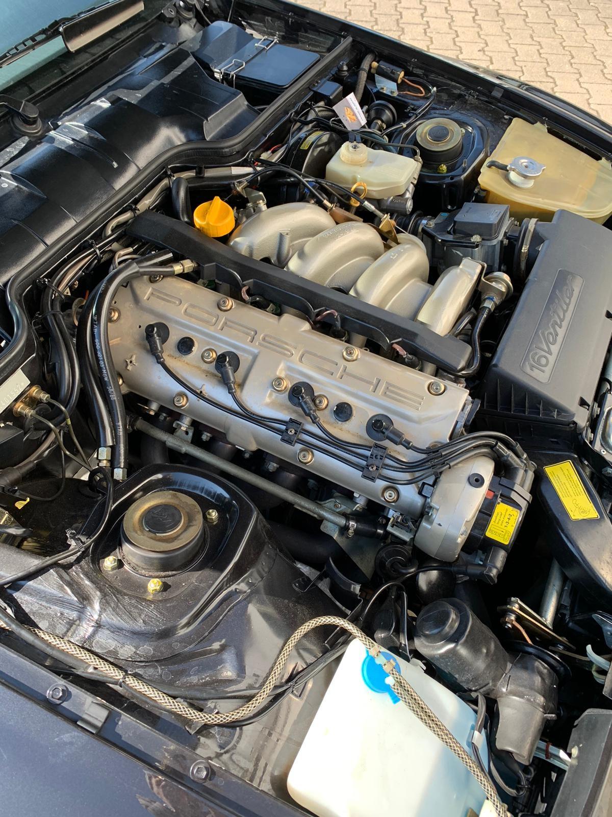 1988 Porsche 944 Engine